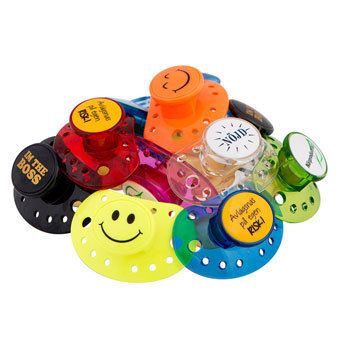 Tuffa mönster och budskap på nappar från Esska - Barnnet.se